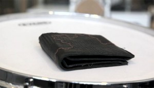 Wallets Track Virtual Spending With Visual + Tactile Clues | Gadgets ...