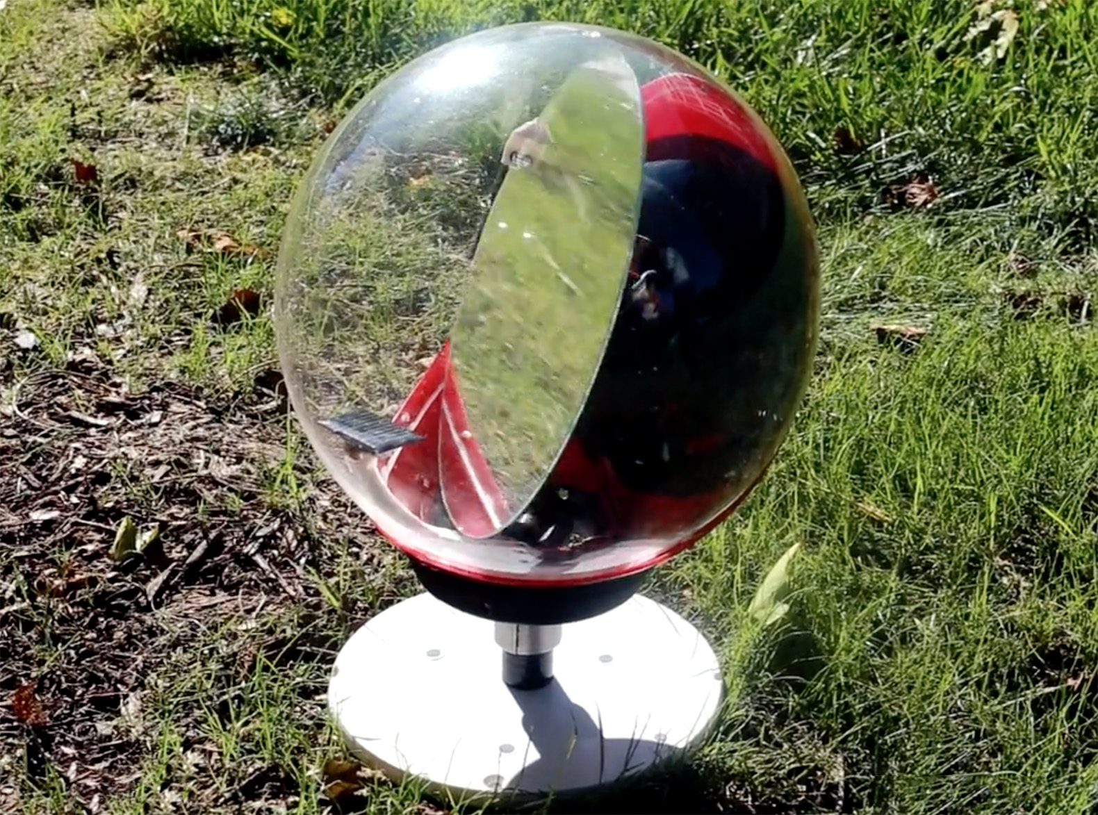 Robotic Reflector Brings Sunlight to Dark Inside Corners | Gadgets ...