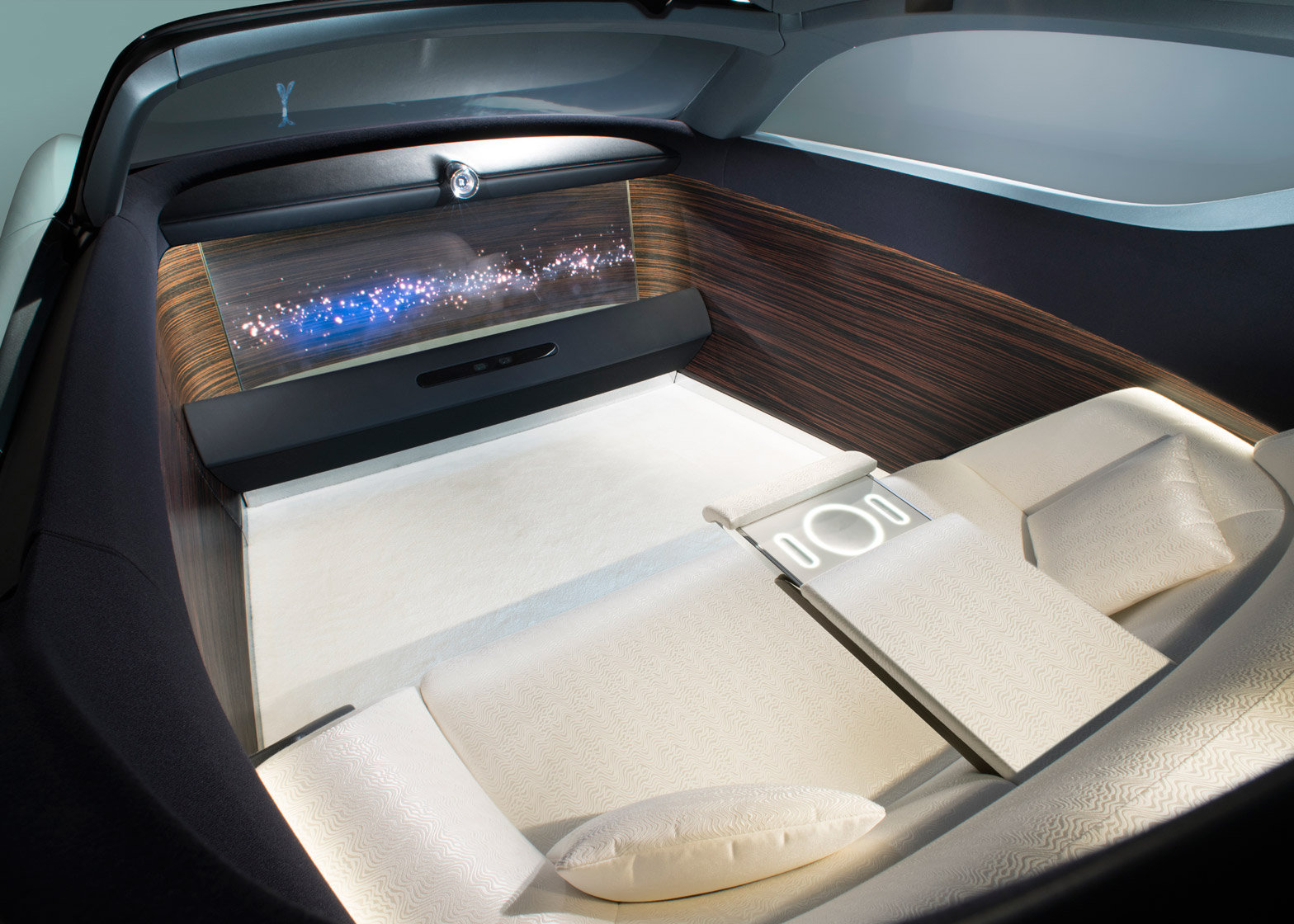 Royce Rolls Out Luxury Autonomous Car for VIP Transport | Gadgets ...